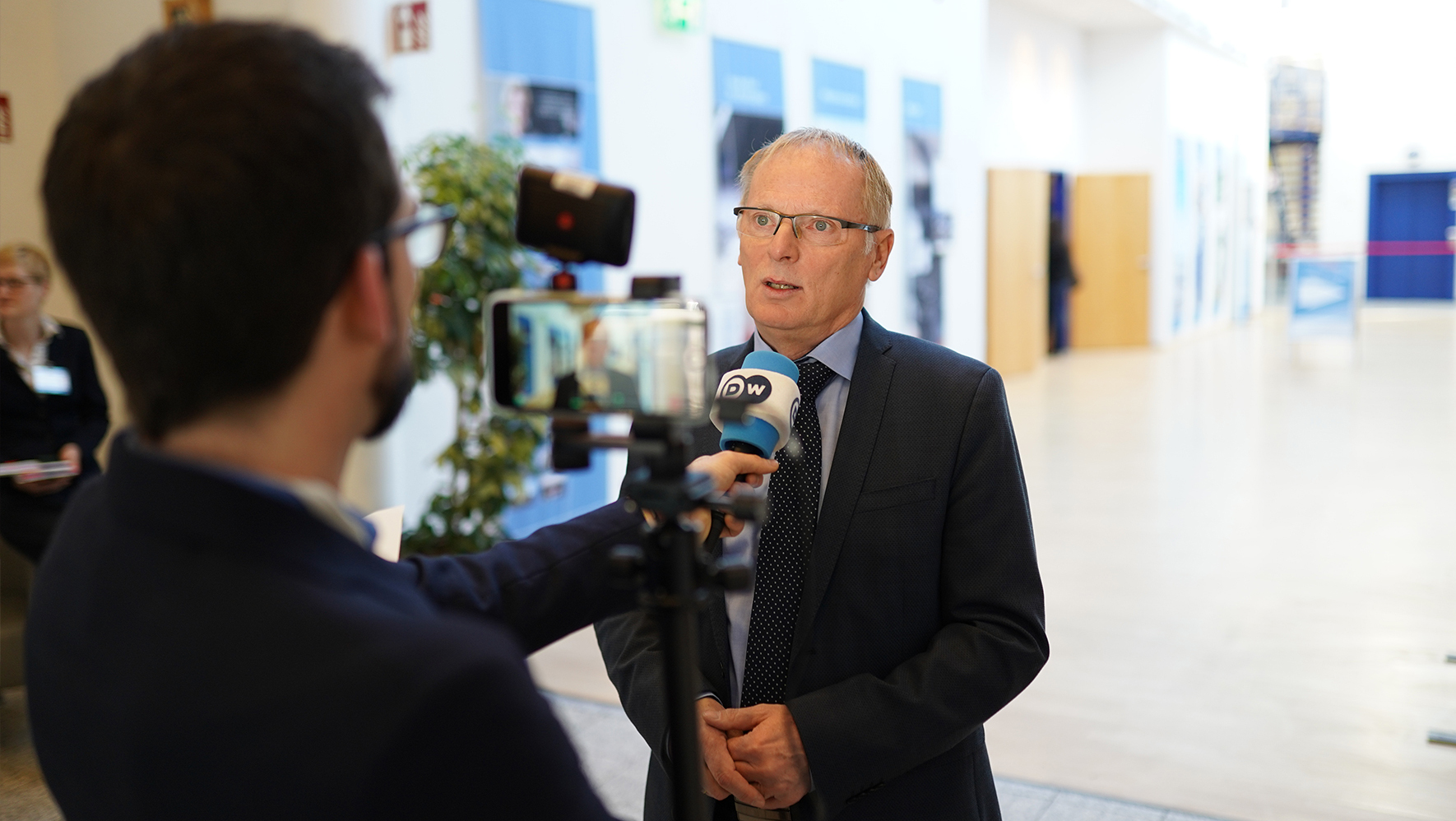 Netzagentur sichert Kultur-Frequenzen "bis mindestens 2030" zu ... und ...